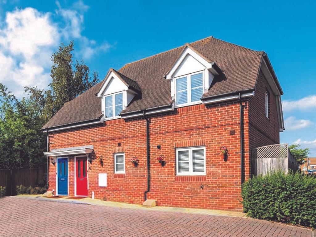 Lytham Road, Woodley, RG5 1 bed maisonette - £250,000