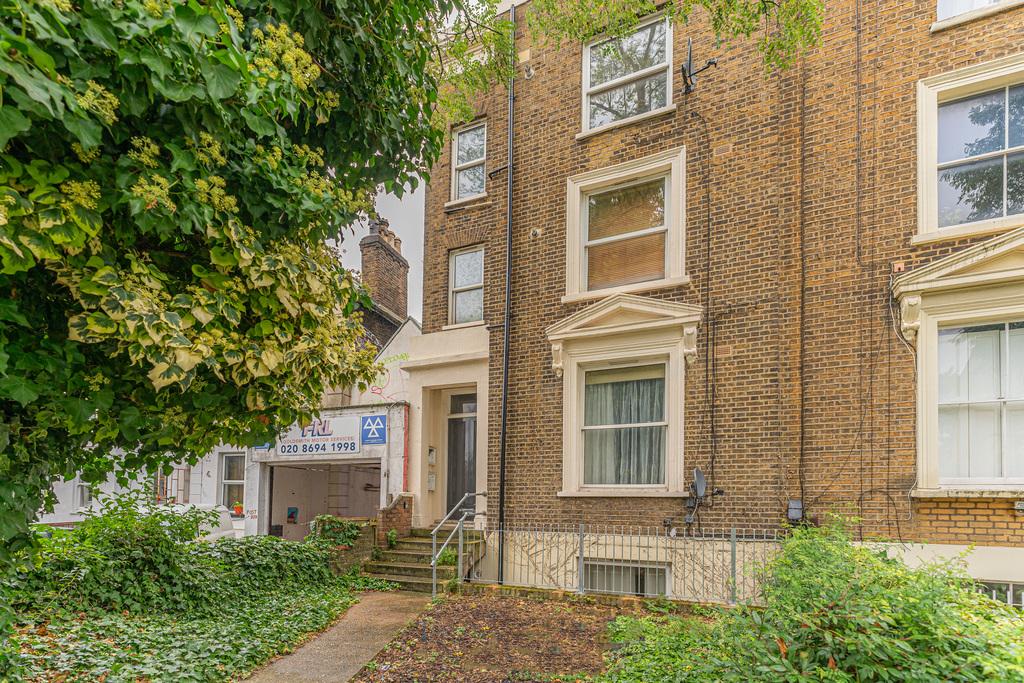 Lewisham Way, Lewisham SE14 1 bed flat - £250,000