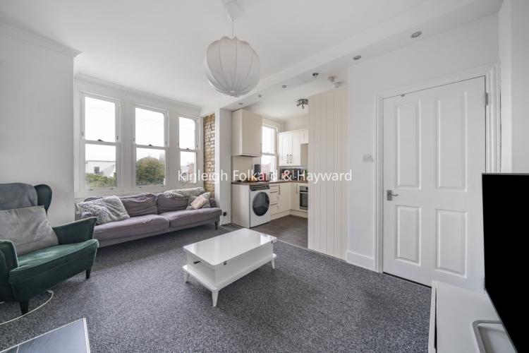 Hazelbank Road London SE6 3 bed apartment - £2,000 pcm (£462 pw)