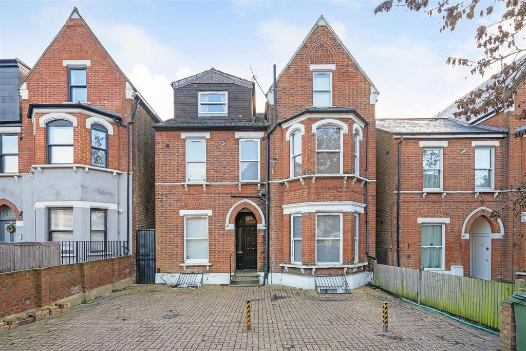 Croydon Road, Anerley, SE20 3 bed flat - £2,100 pcm (£485 pw)