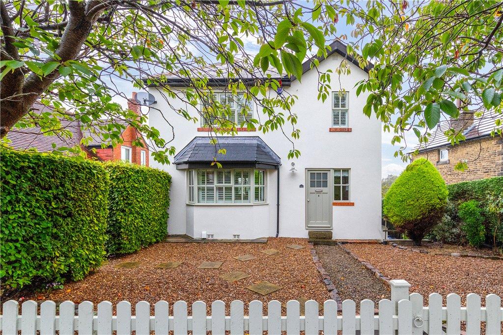 Springs Lane, Ilkley, West Yorkshire... 4 bed detached house - £895,000
