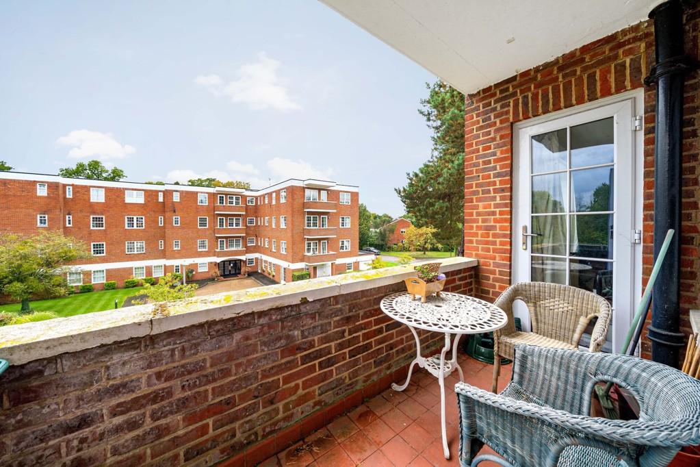 Bulstrode Court, Gerrards Cross... 2 bed apartment for sale - £425,000