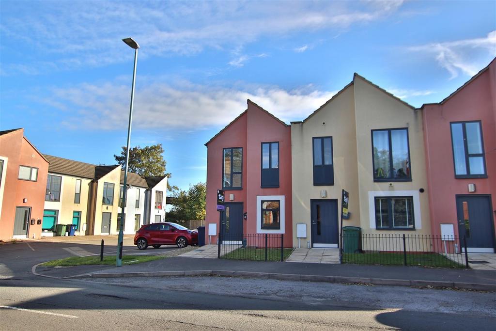 Apple Tree Court, Northway, Tewkesbury 2 bed house - £215,000