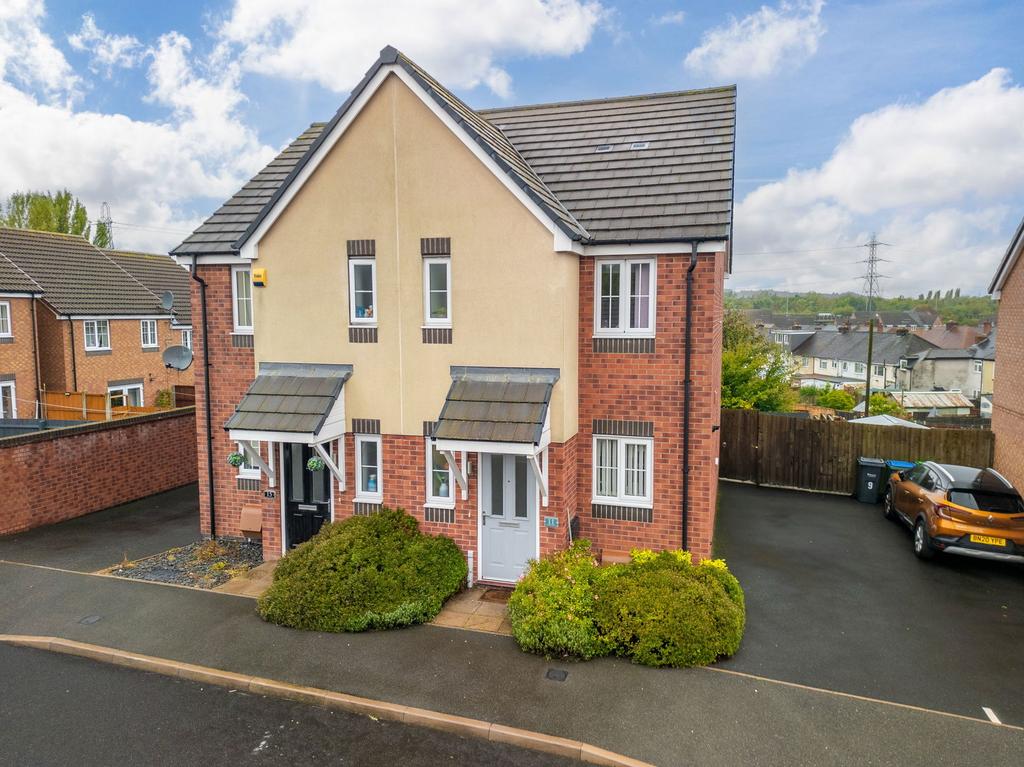 Poppy Avenue, Oldbury B69 2 bed semi-detached house - £220,000