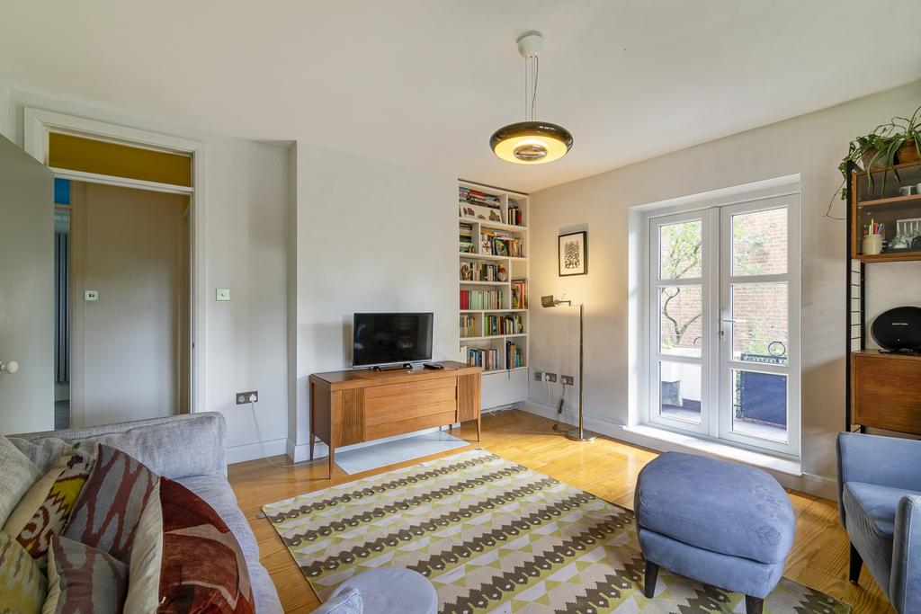 Oakfield Road London N4 3 bed apartment - £2,300 pcm (£531 pw)