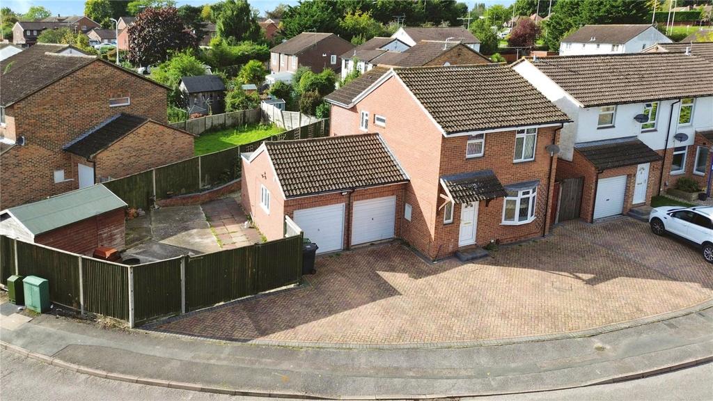 Hatfield Court, Calcot, Reading... 4 bed detached house - £525,000