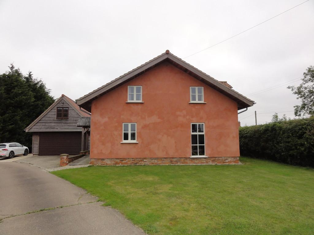 Village Farm, Brind, DN14 7LA 4 bed detached house - £2,500 pcm (£577 pw)