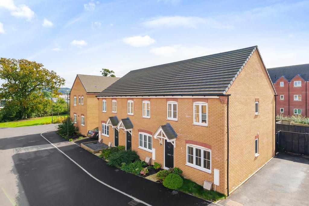 Niblett Close, Hunts Grove... 3 bed end of terrace house - £280,000