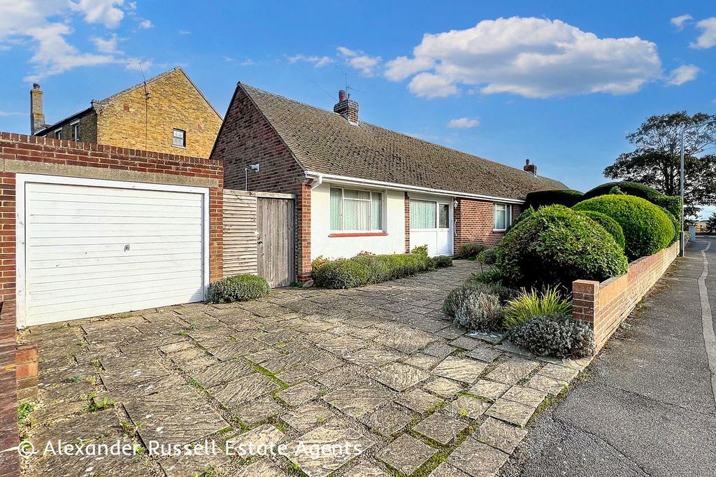 Noble Gardens, Garlinge, Margate, CT9 2 bed semi-detached bungalow - £ ...
