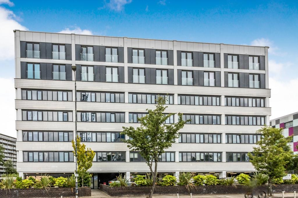 Talbot Road, Manchester M16 1 bed apartment - £1,050 pcm (£242 pw)