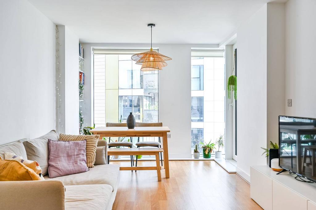 Woodberry Down, Finsbury Park... 1 bed flat - £2,300 pcm (£531 pw)
