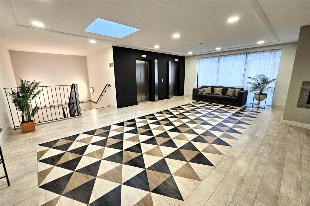Pembroke Broadway, Camberley, Surrey... 1 bed apartment for sale - £220,000