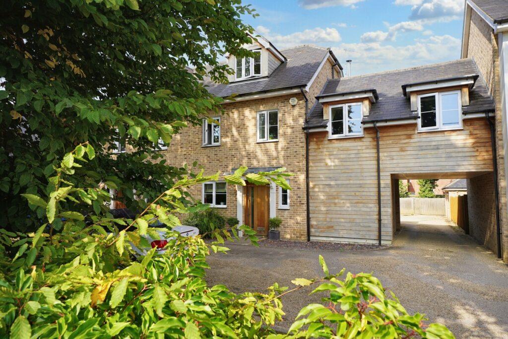 Dunmow Road, Great Dunmow CM6 4 bed semi-detached house - £489,000