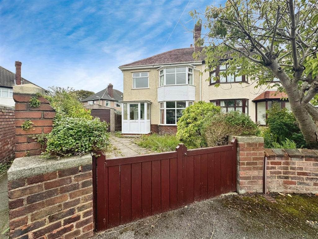 Queens Road, Crosby, Liverpool 3 bed semi-detached house - £230,000
