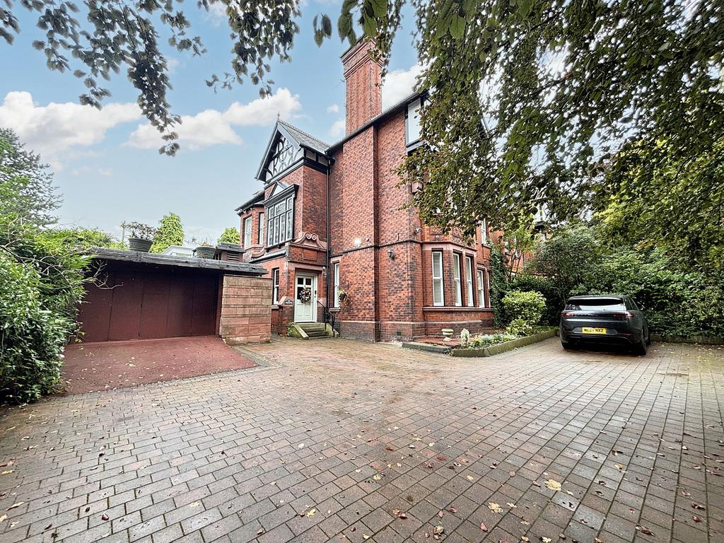Worsley Road, Manchester M28 6 bed semi-detached house - £1,250,000
