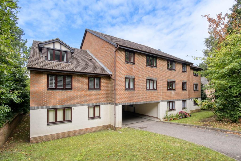 Crowthorne Road, Bracknell RG12 1 bed apartment for sale - £170,000