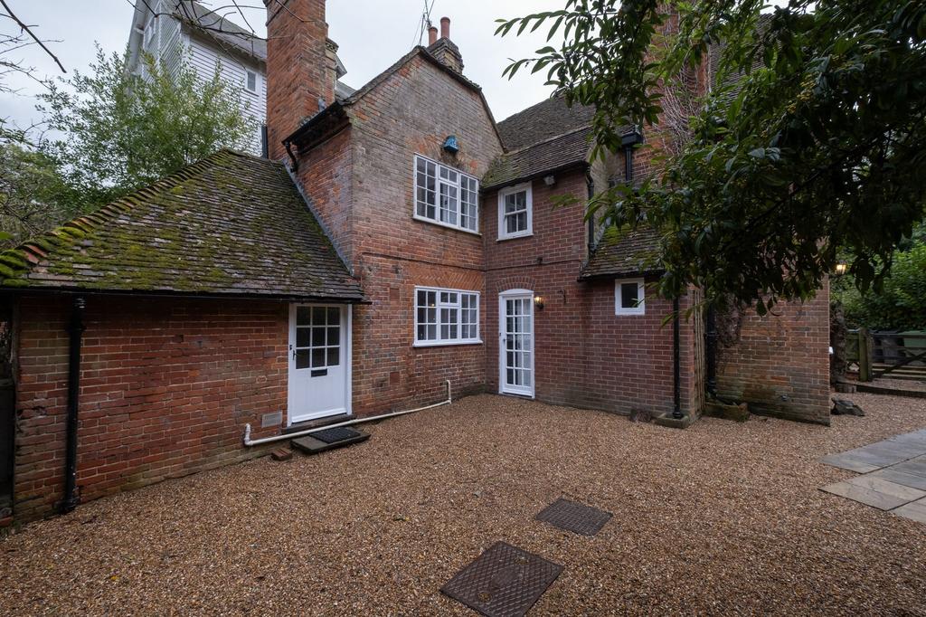 Mill Lane, Chilham, CT4 4 bed semi-detached house - £1,950 pcm (£450 pw)