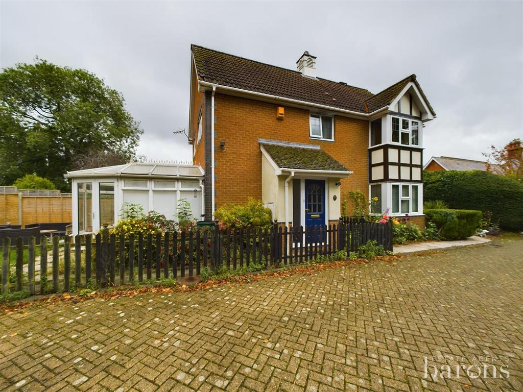 St. Thomas Close, Basingstoke RG21 2 bed end of terrace house - £285,000