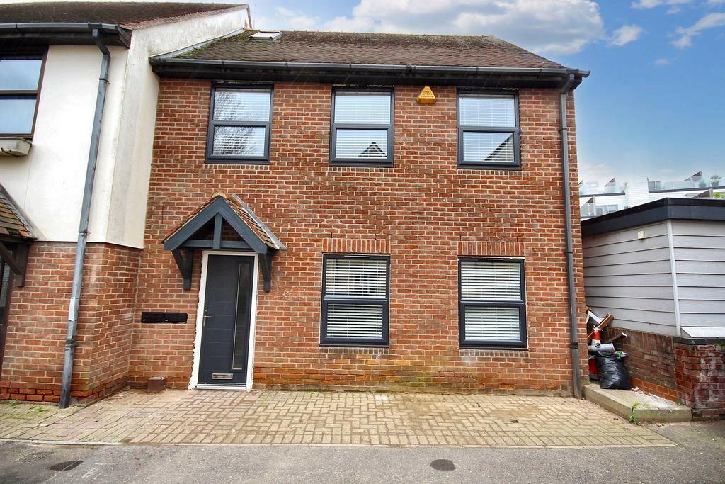 Chapel Street, Billericay 2 bed ground floor flat - £1,400 pcm (£323 pw)