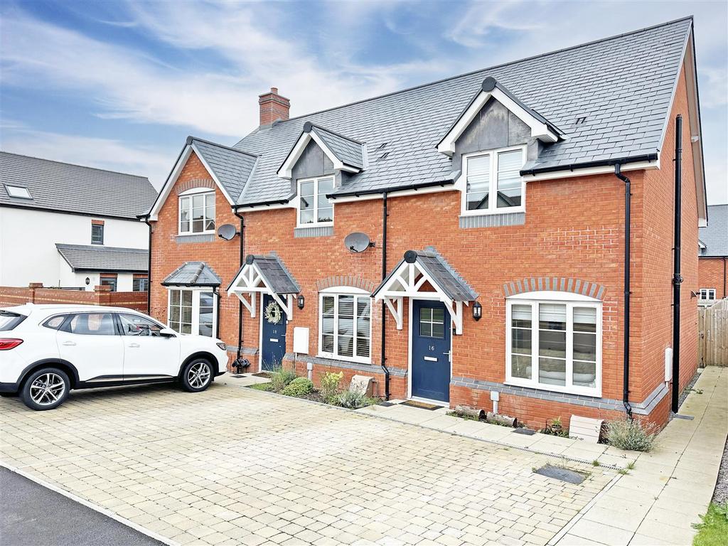 The Clayfields, Allscott Meads 2 bed end of terrace house - £925 pcm (£ ...