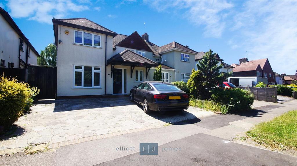 High Road, Chigwell IG7 4 bed semi-detached house - £700,000