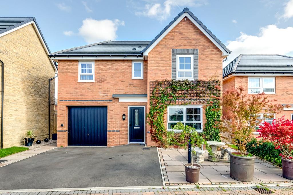 Hardwick Close, Wigan WN2 4 bed detached house - £300,000