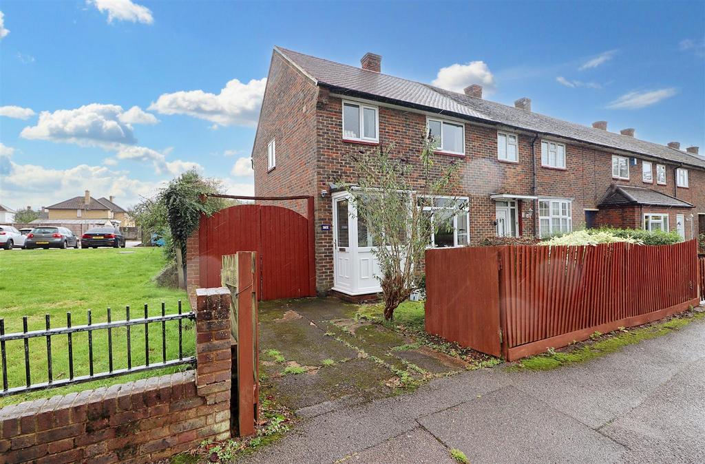 Croxdale Road, Borehamwood 3 bed terraced house - £510,000