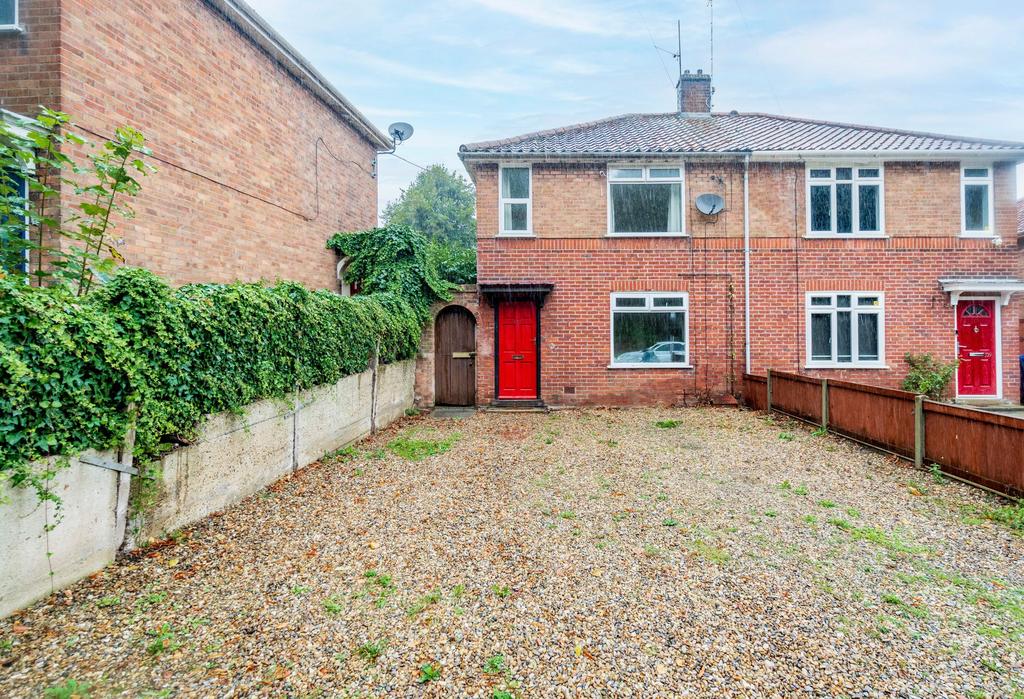 Mousehold Avenue, Norwich 2 bed semi-detached house - £240,000