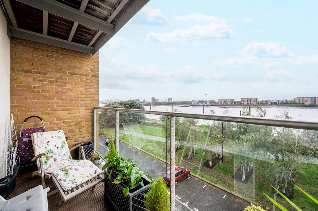 Building 50, Woolwich Riverside... 2 bed flat - £475,000