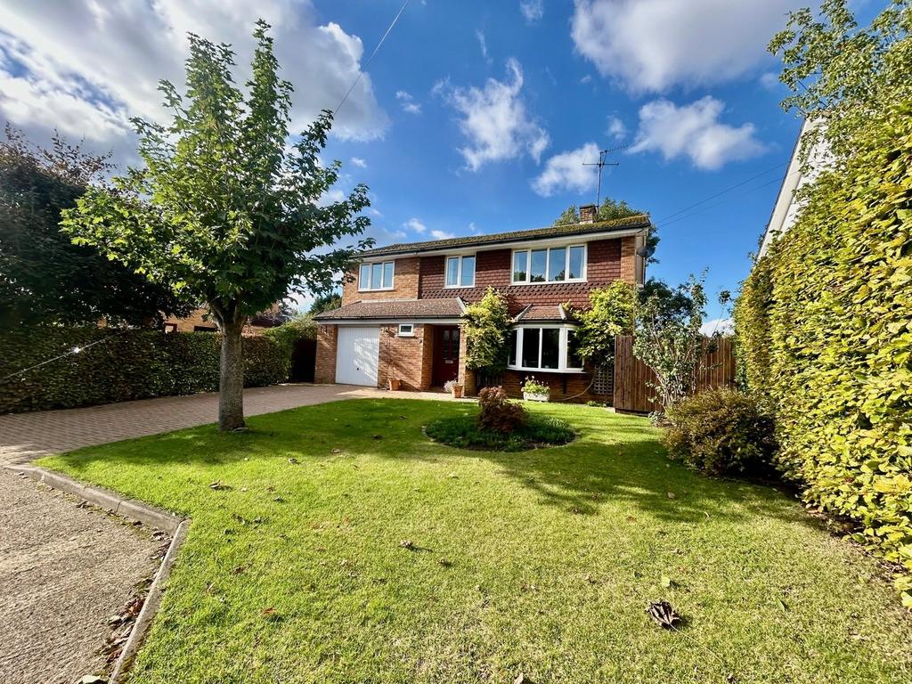 Crow Lane, Wavendon, Milton Keynes, MK17 4 bed detached house - £600,000
