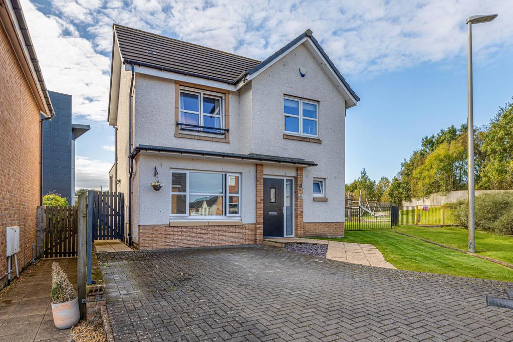 Falcon Drive, Newton Mearns, Glasgow 4 bed detached house - £350,000