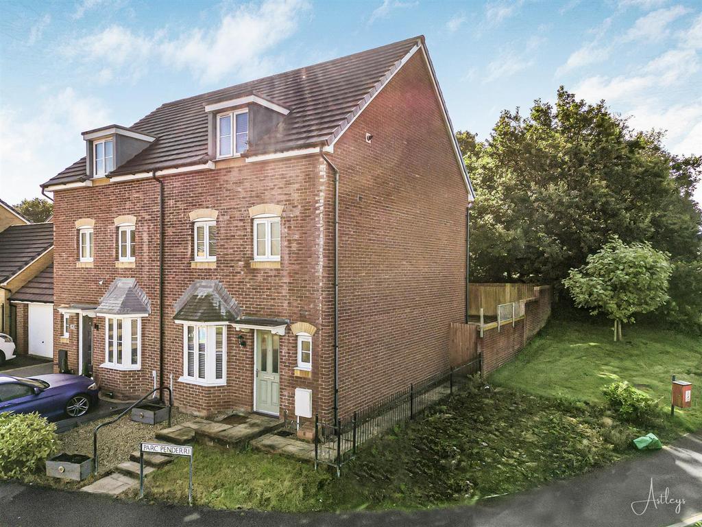 Parc Penderi, Penllergaer, Swansea 4 bed semi-detached house - £240,000