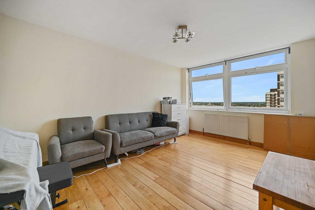 Shepherds Bush Green, Shepherds Bush W12 3 bed flat - £3,012 pcm (£695 pw)