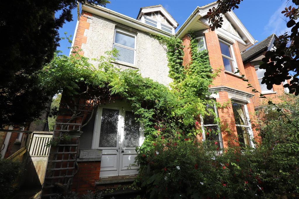 Bower Mount Road, Maidstone 5 bed semi-detached house - £550,000