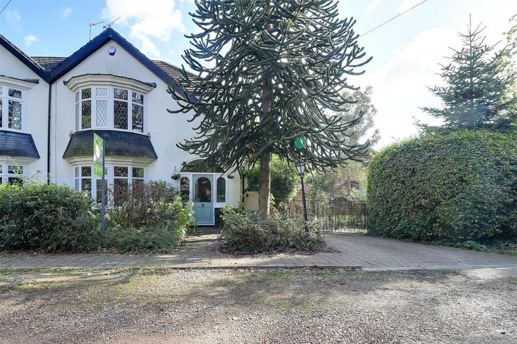 Golf Links Drive, Brough 3 bed semi-detached house - £425,000