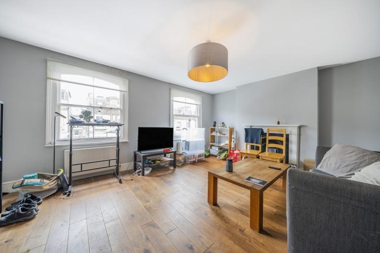 Oberstein Road London SW11 2 bed apartment - £2,500 pcm (£577 pw)
