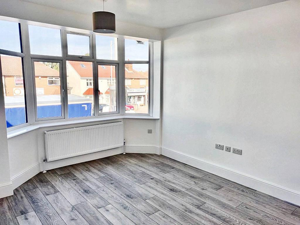 Flat 1, Cranbrook Road, Ilford IG2 2 bed flat - £1,750 pcm (£404 pw)