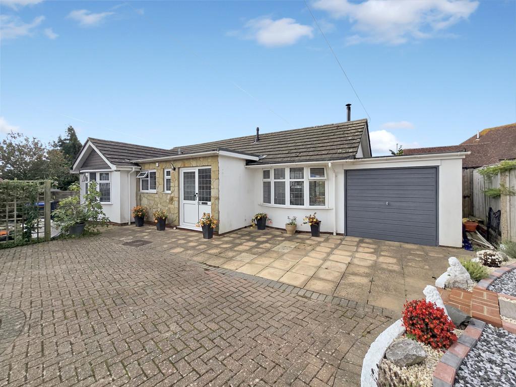 Cross Road, West Sussex BN42 2 bed detached bungalow for sale - £450,000
