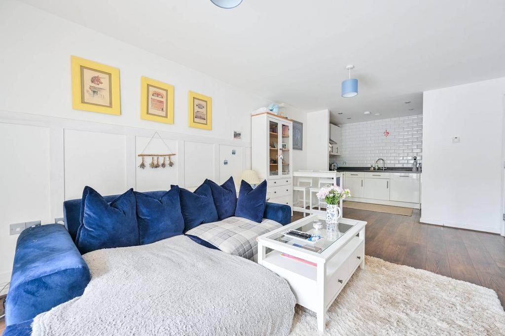 Roffo Court, Elephant and Castle... 1 bed flat - £400,000