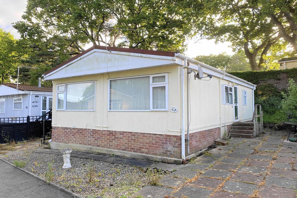 Doveshill Park, Bournemouth, BH10 2 bed park home - £75,000