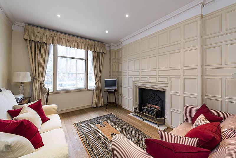 58-59 Brompton Square, Knightsbridge... 1 bed flat - £2,578 pcm (£595 pw)