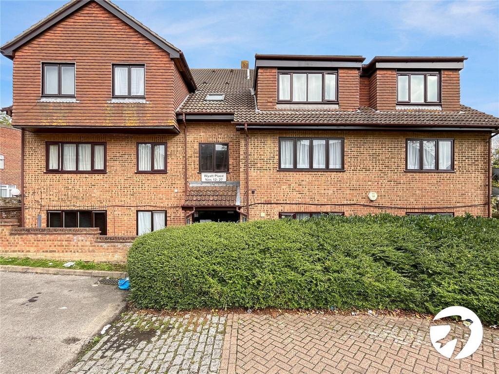 Wyatt Place, Strood, Kent, ME2 2 bed flat - £170,000