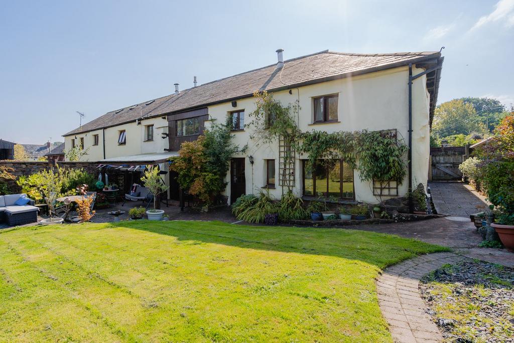 Bow, Crediton, EX17 5 bed barn conversion - £585,000