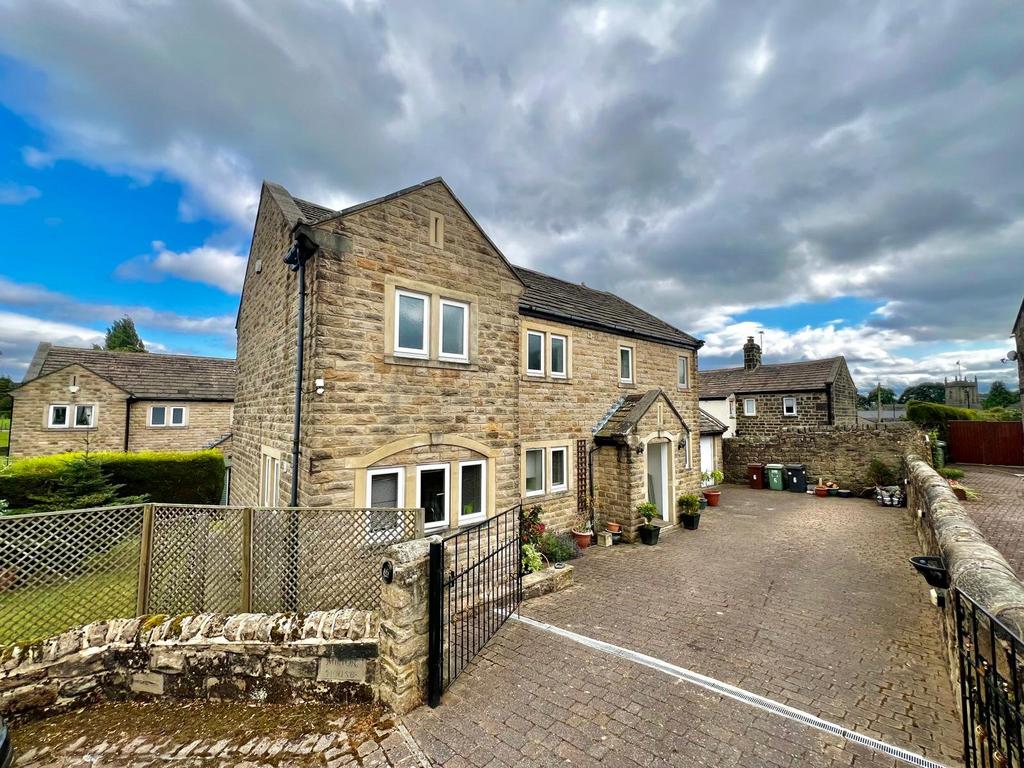 Manor Farm Court, Guiseley, Leeds... 4 bed detached house - £2,000 pcm ...