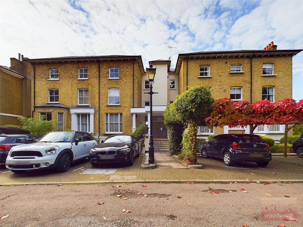Glasfryn Court, Roxeth Hill, Harrow... 2 bed flat - £2,000 pcm (£462 pw)
