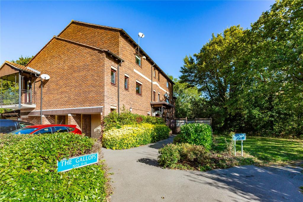 The Gallops, Langdon Hills, Basildon... 1 bed apartment - £190,000
