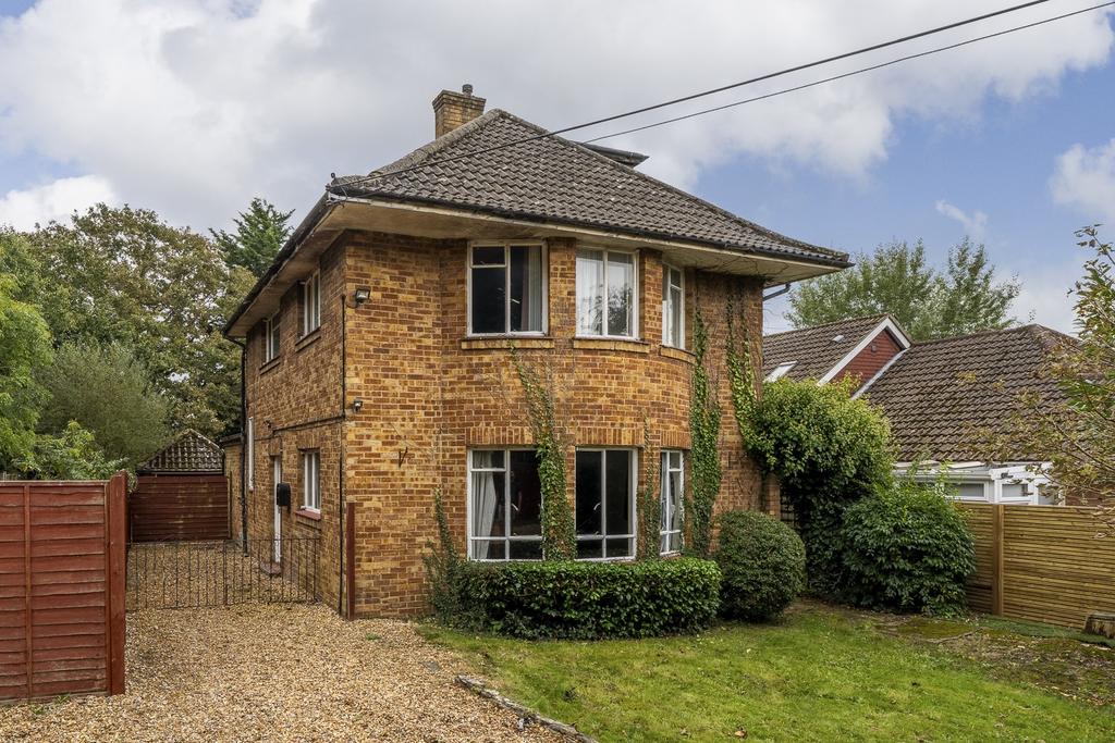 10 Manor Crescent, Hamble Lane... 3 bed detached house for sale - £395,000