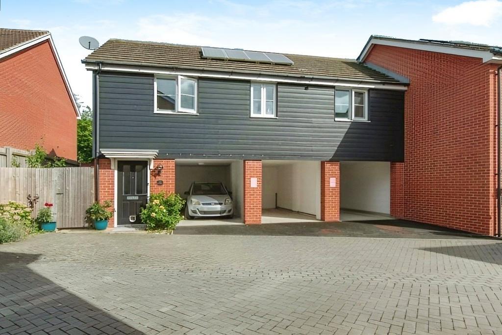 The Croft, Dunmow CM6 2 bed end of terrace house - £285,000