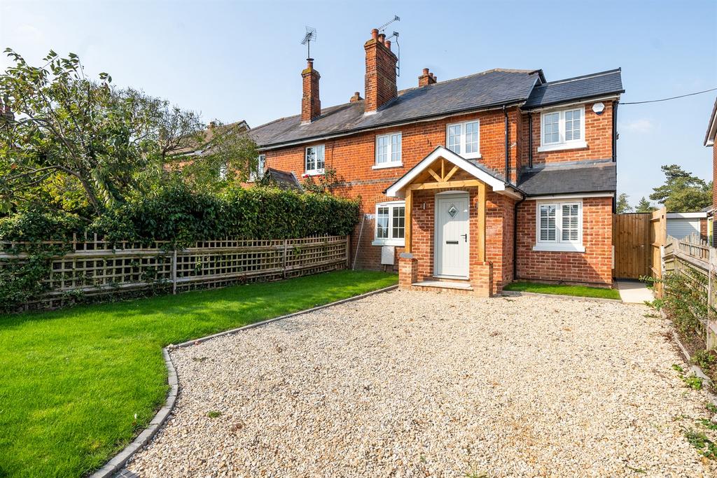 The Street, Swallowfield, Reading, RG7 2 bed semi-detached house - £ ...