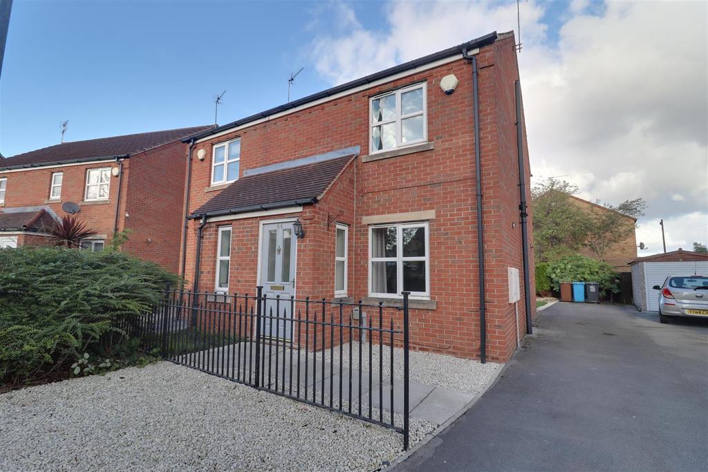 Hayton Grove, Hull 2 bed semi-detached house - £650 pcm (£150 pw)